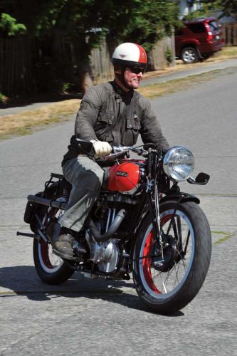 The Red Hunters Ride Again: 1939 and 1947 Ariel Red Hunter - Motorcycle ...